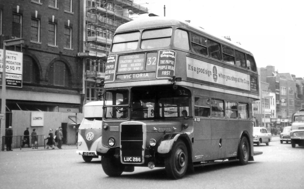 London Bus Route 32