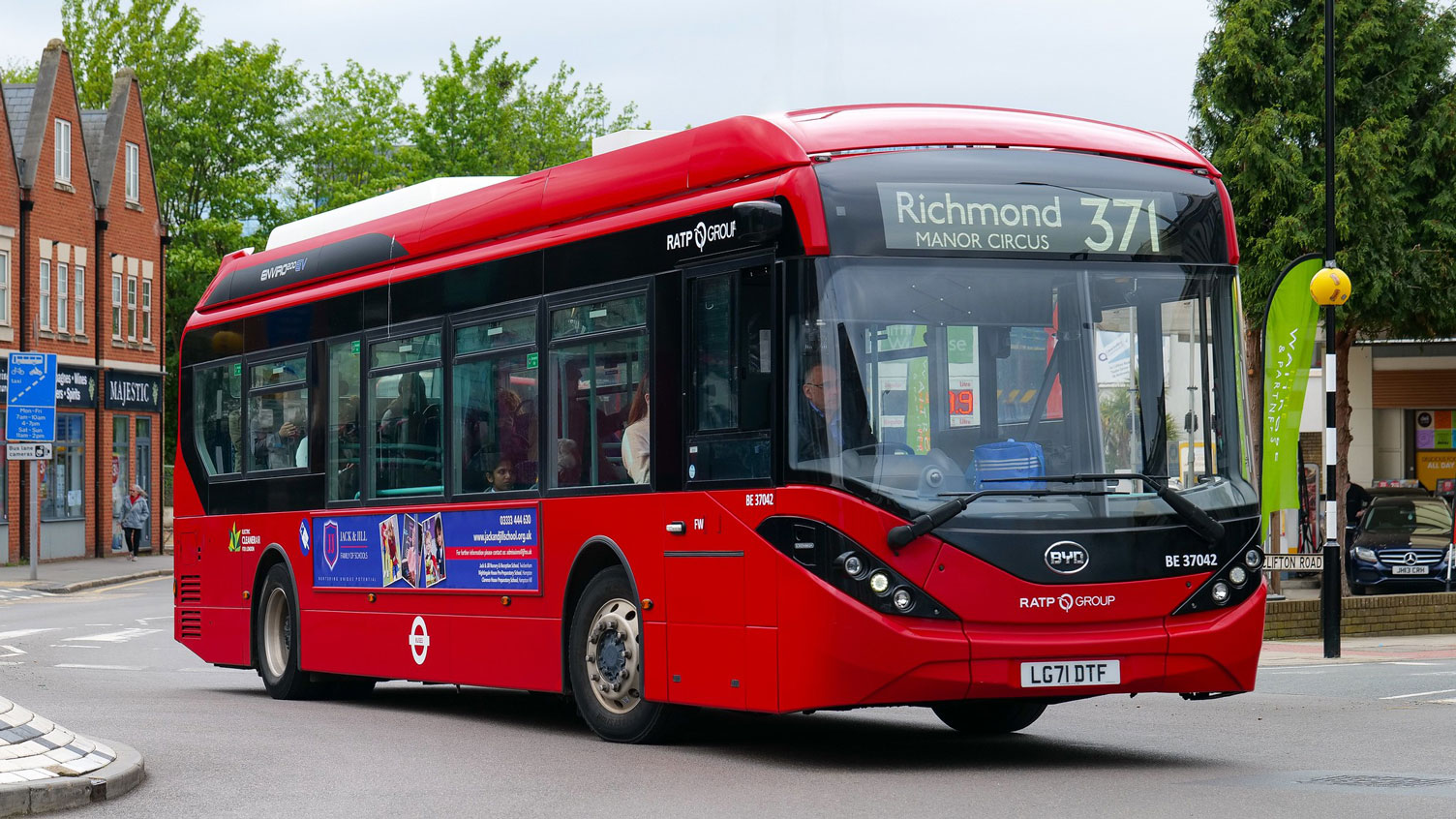 London Bus Route 371